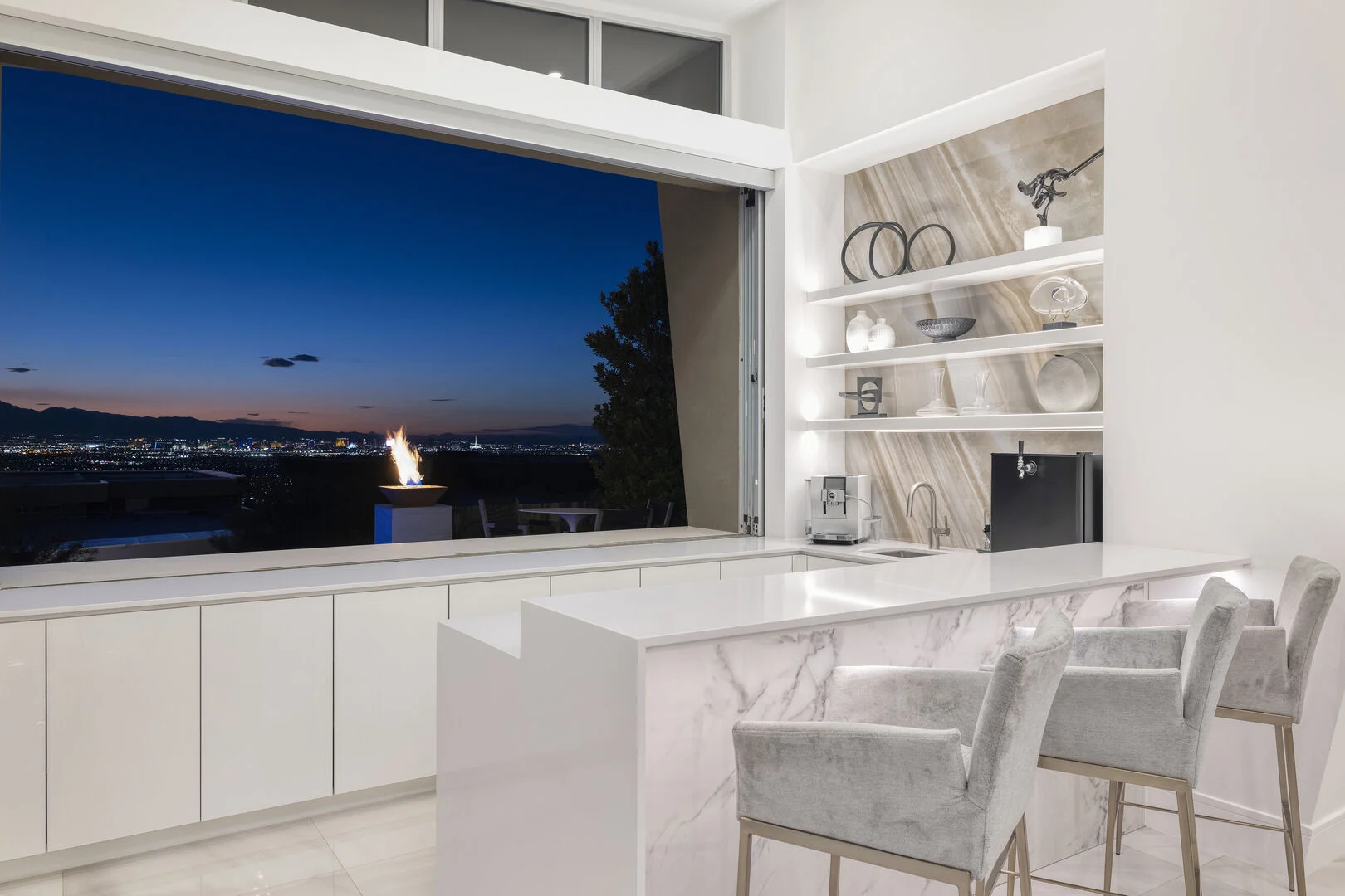 Modern Luxury $5M Macdonald Highland Pool - Elite Mansion Escapes