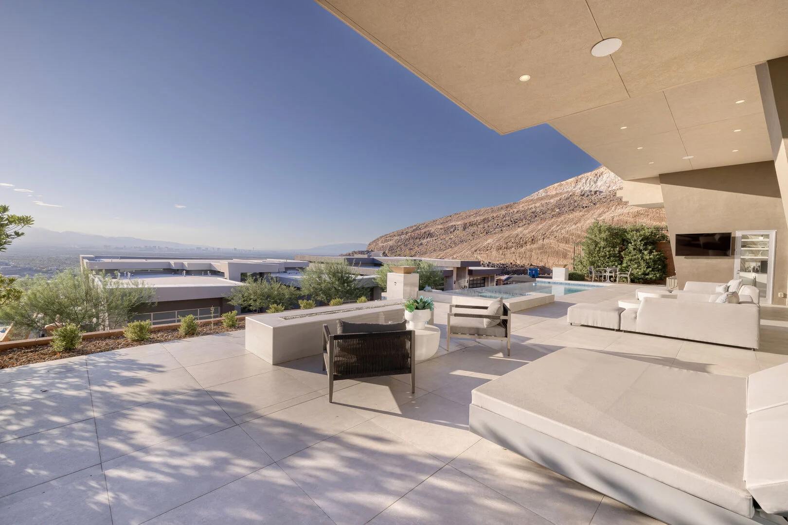 Modern Luxury $5M Macdonald Highland Pool - Elite Mansion Escapes